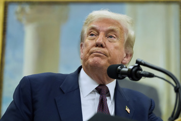 Droits de douane Trump évoque l'idée de verser un « dividende » aux Américains